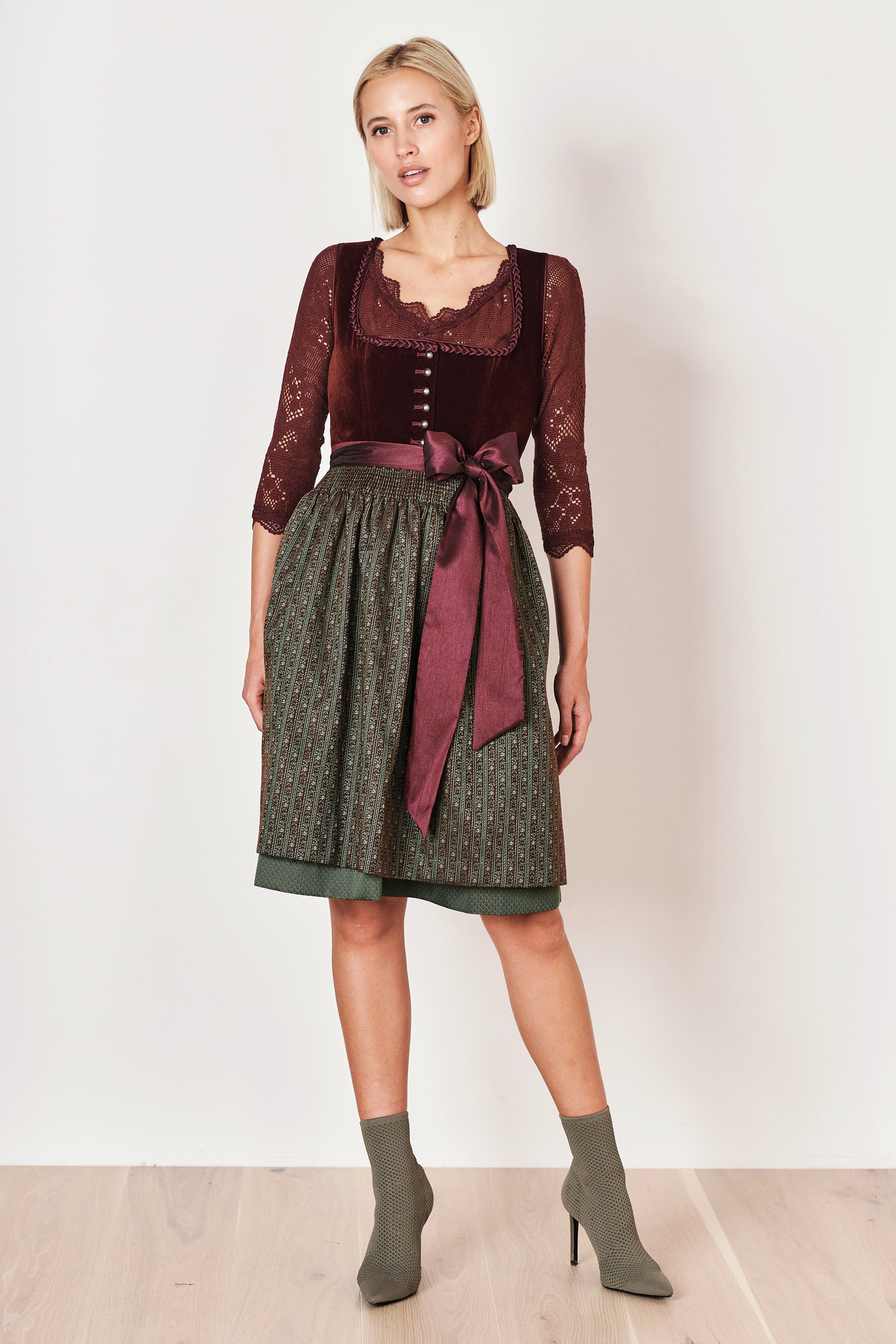 Dirndl Felicia (60cm) in rot im Julia Trentini AT Online Shop