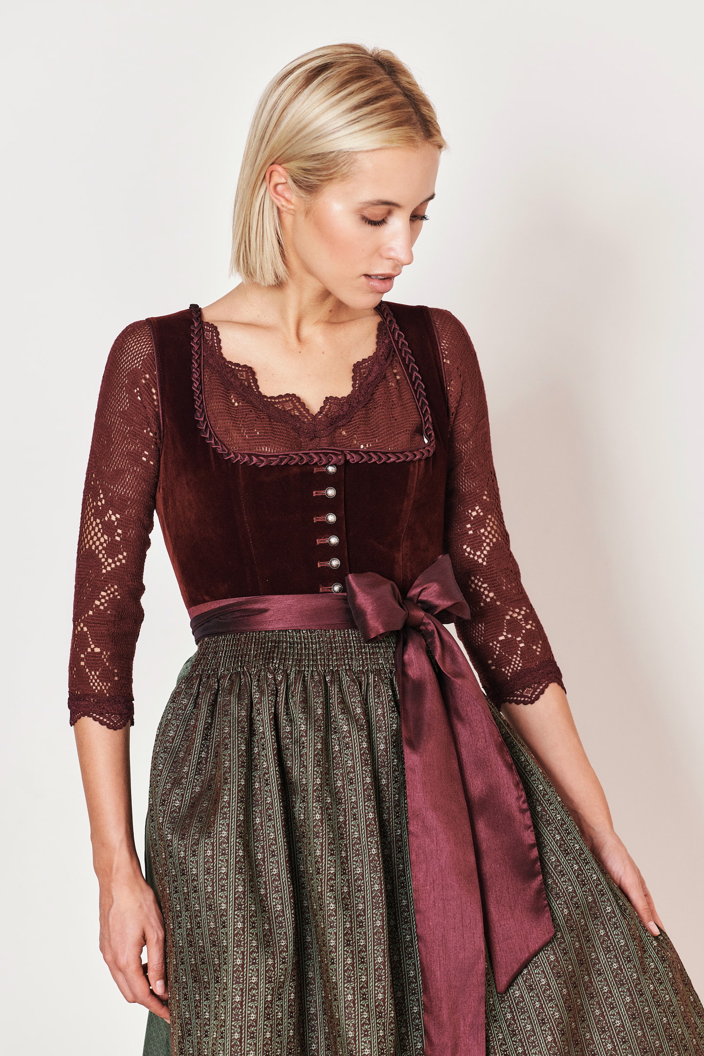 Dirndl Felicia (70cm) in rot im Julia Trentini AT Online Shop