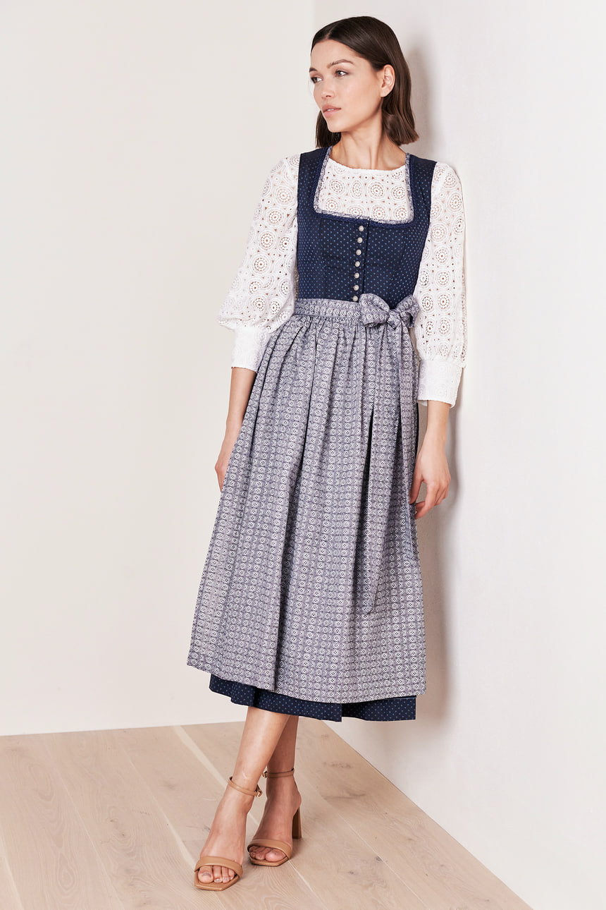 Maxi Dirndl ♥ Majestätische Eleganz für besondere Momente