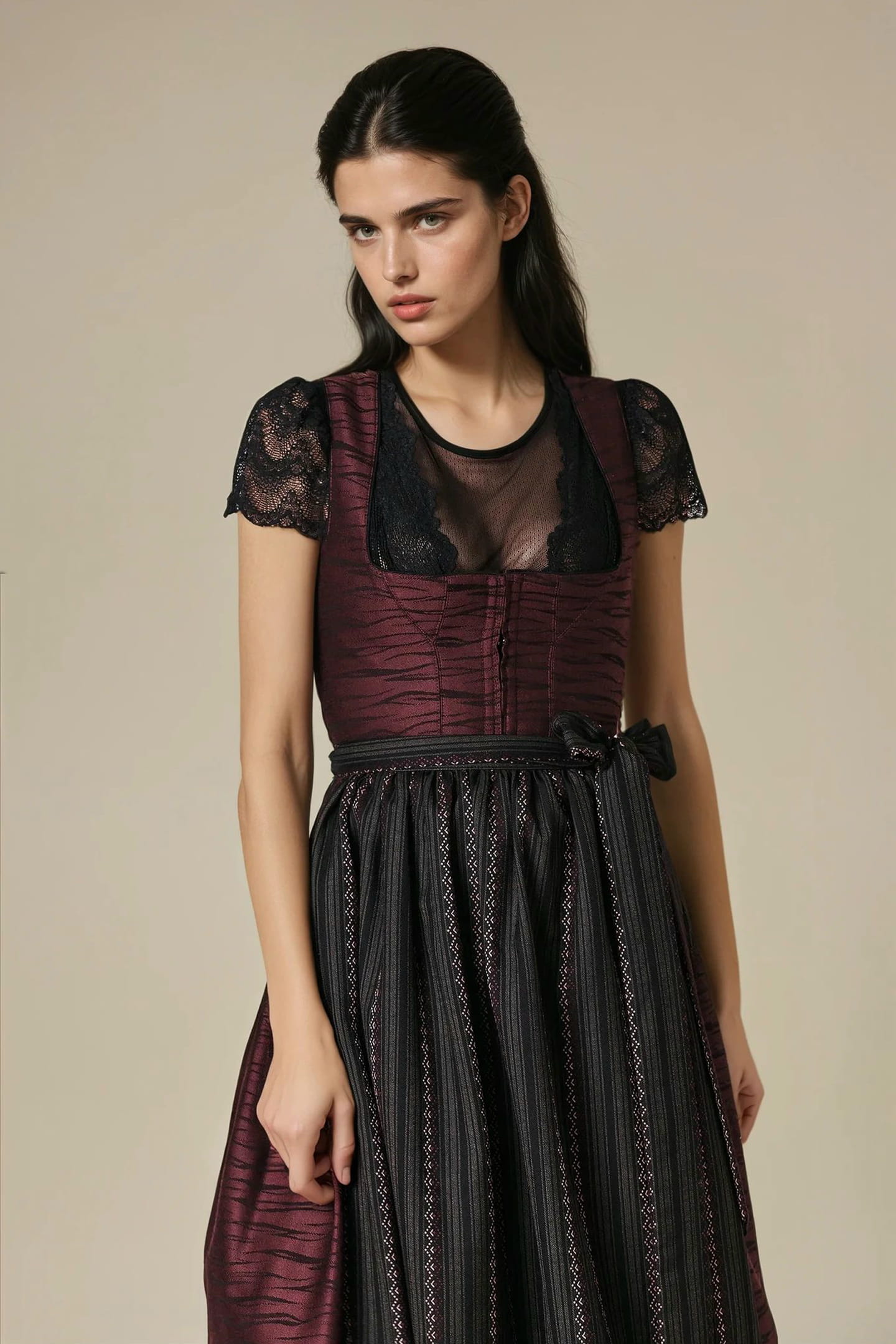 Dirndl Rita (70cm) in rot im Julia Trentini Online Shop