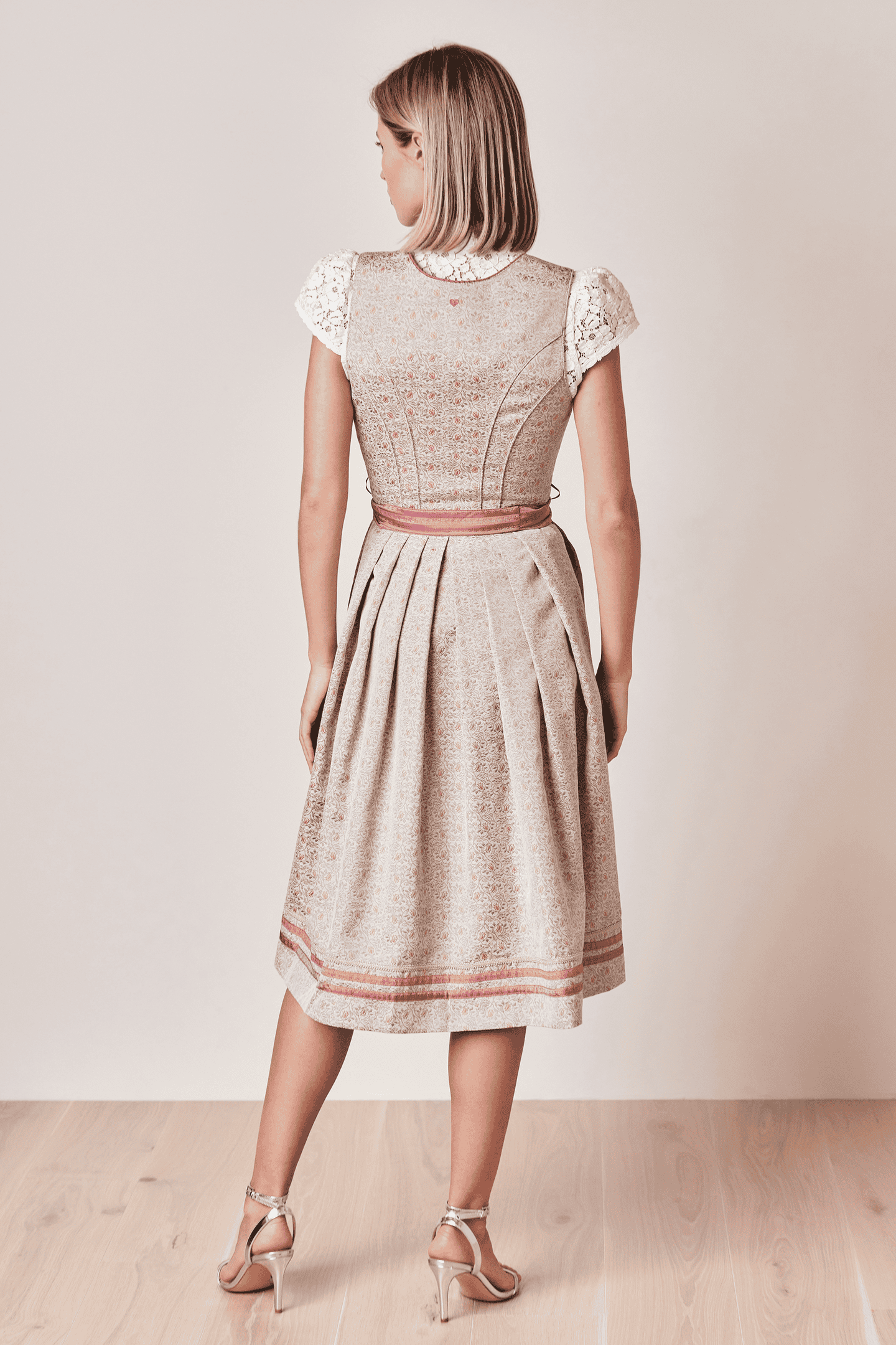 Dirndl Marelie (70cm) in rosa im Julia Trentini Online Shop