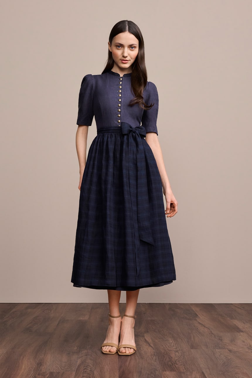 Maxi Dirndl ♥ Majestätische Eleganz für besondere Momente